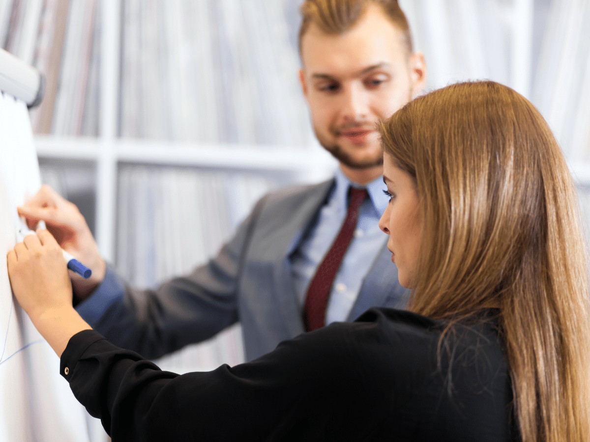 7 Best Tips to Improve Presentation Skills and Practice Public Speaking